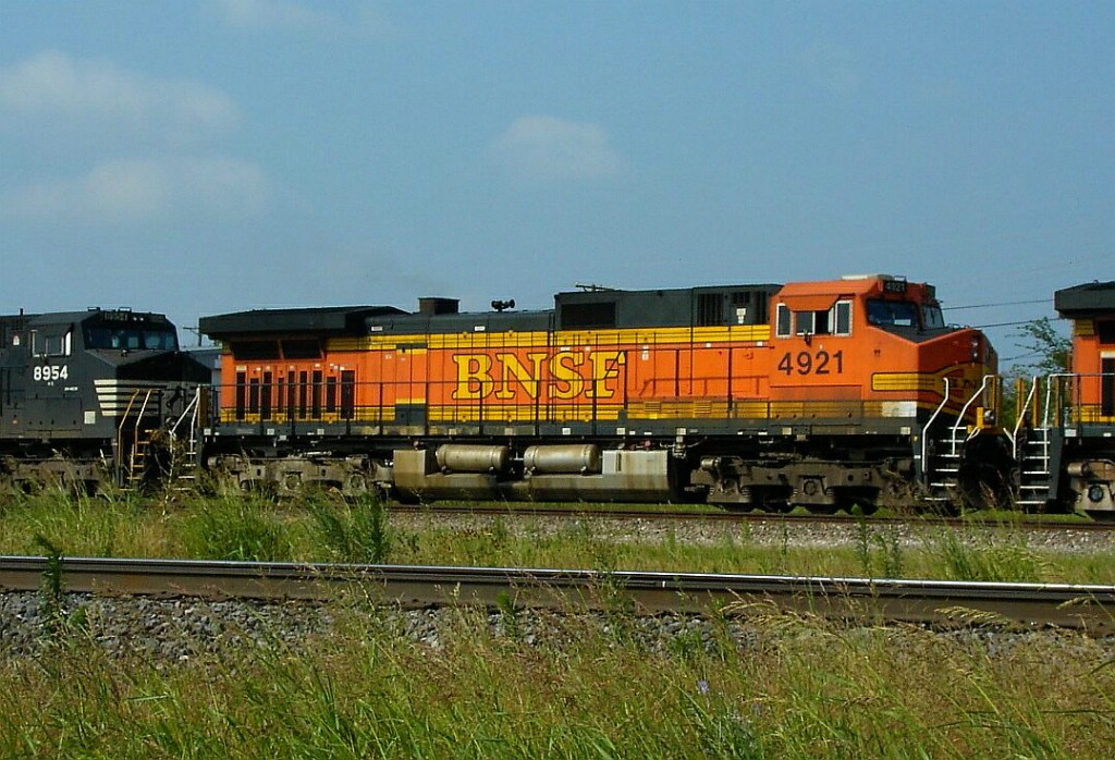 BNSF 4921